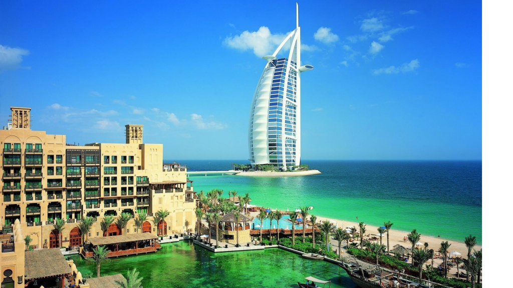 To live and work in the Emirates: how to move and what a tourist needs ...
